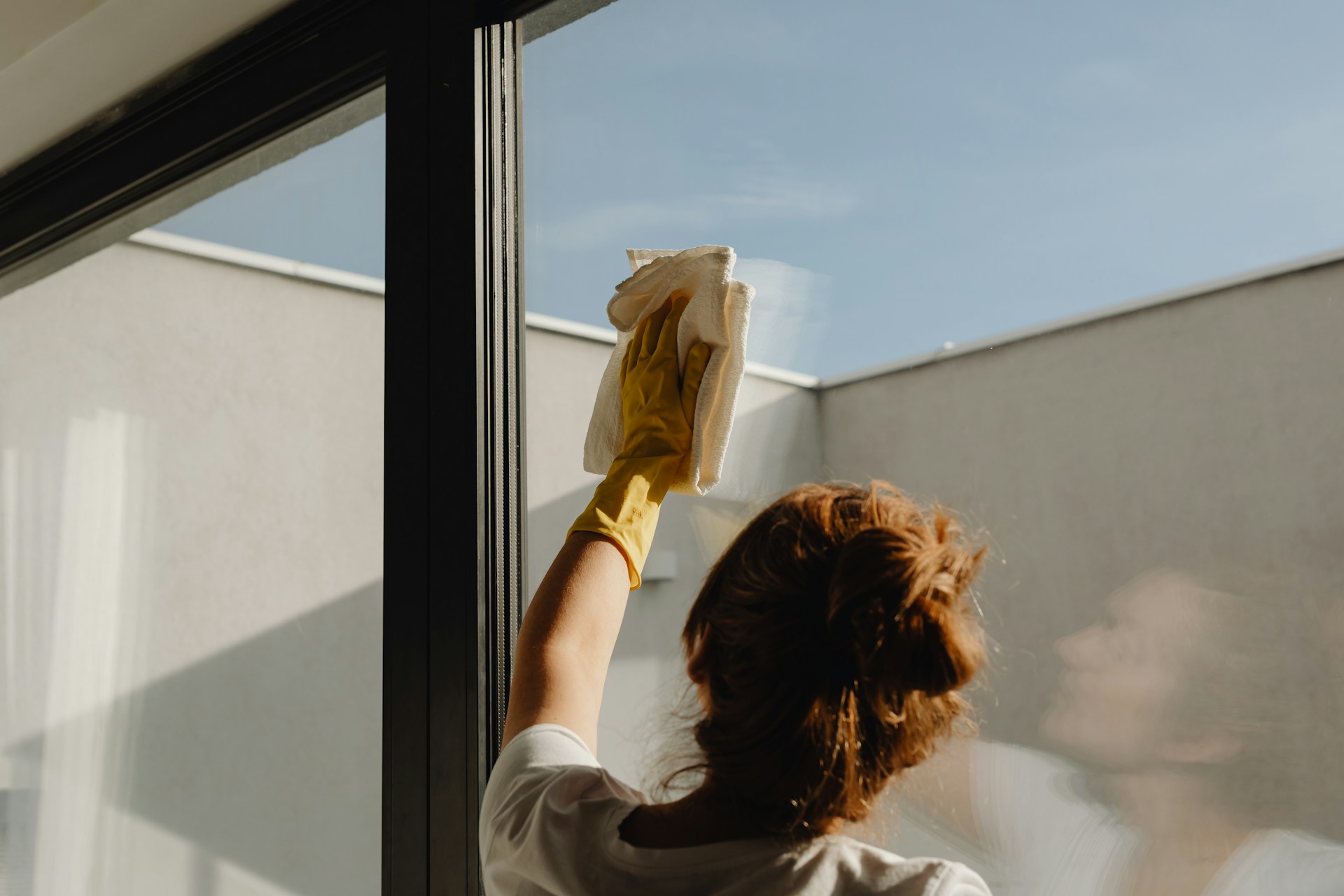 Importance of Routine Window Cleaning for a Professional Image