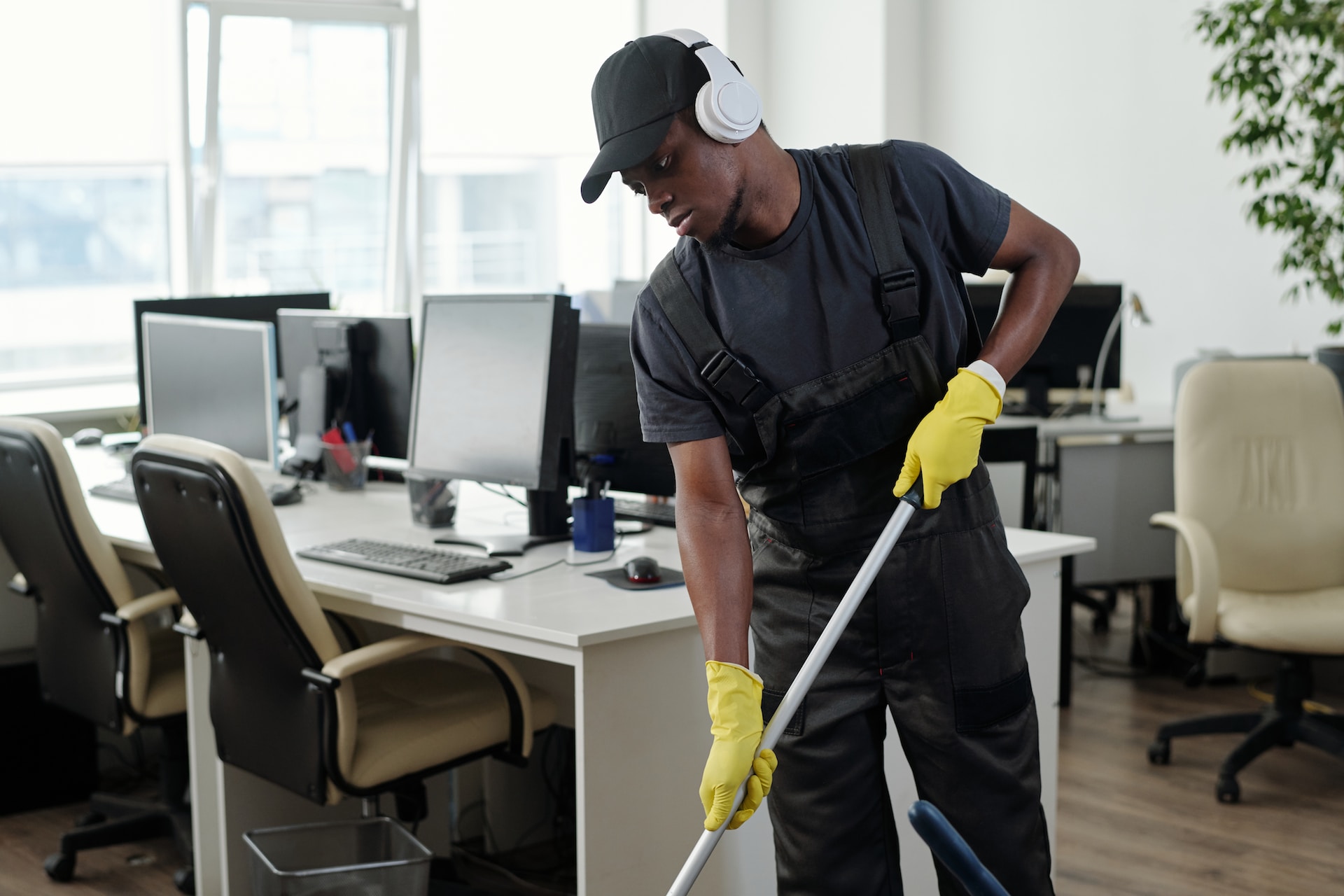 Enhancing Office Productivity through Cleaning Services